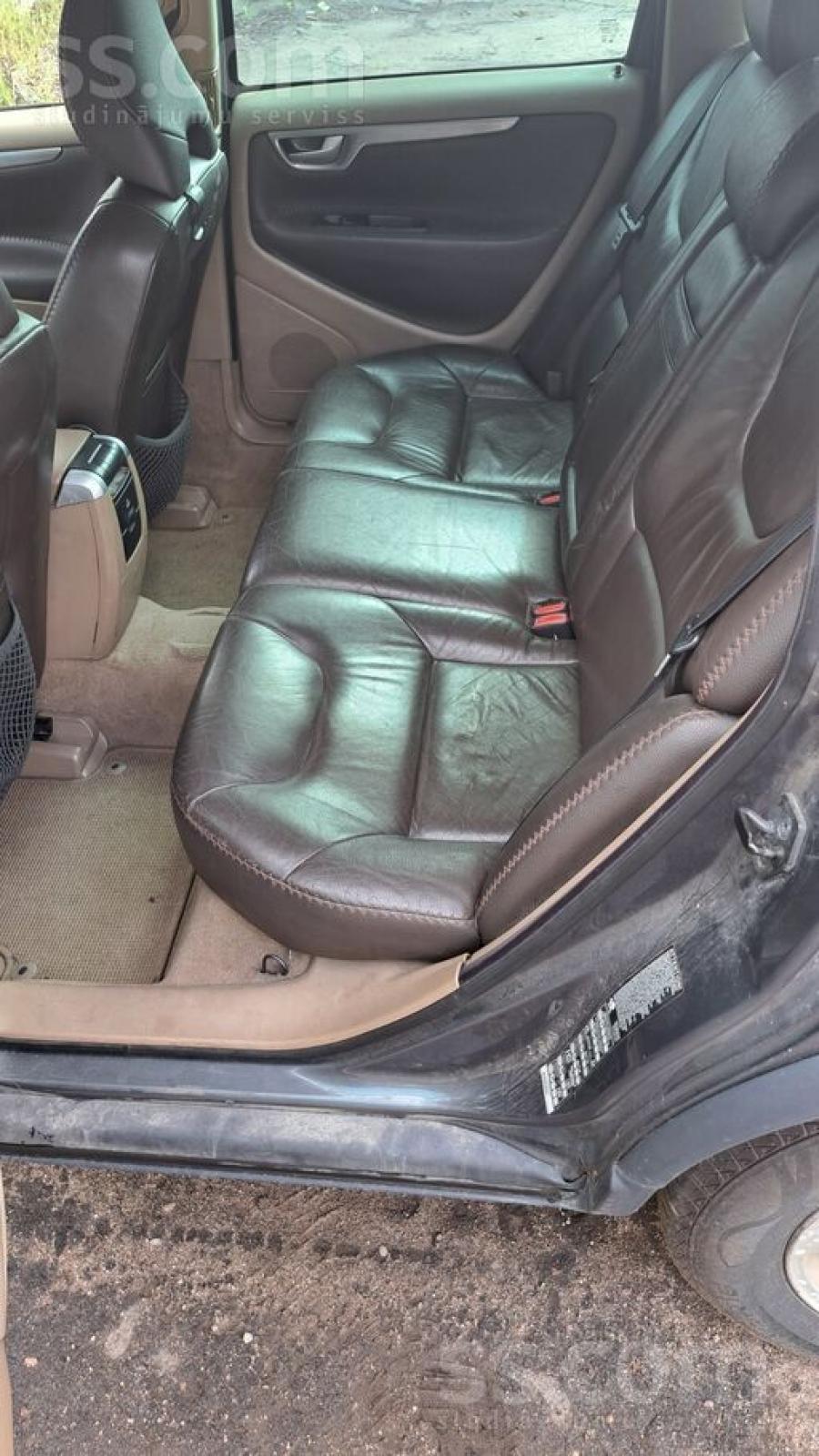 Pelēks Volvo XC70 2005 Rīga, ar dzinēja tilpumu 2.40 L un nobraukumu 435 tūkst. km par 3100 €, foto 10 vietnē AUTOMOTO.COM.LV
