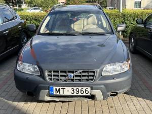 Pelēks Volvo XC70 2005 Limbaži, ar dzinēja tilpumu 2.40 L un nobraukumu 438 tūkst. km par 1900 €, foto  vietnē AUTOMOTO.COM.LV