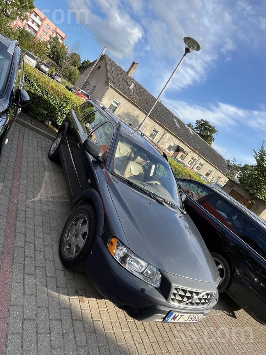 Pelēks Volvo XC70 2005 Limbaži, ar dzinēja tilpumu 2.40 L un nobraukumu 438 tūkst. km par 1900 €, foto 3 vietnē AUTOMOTO.COM.LV