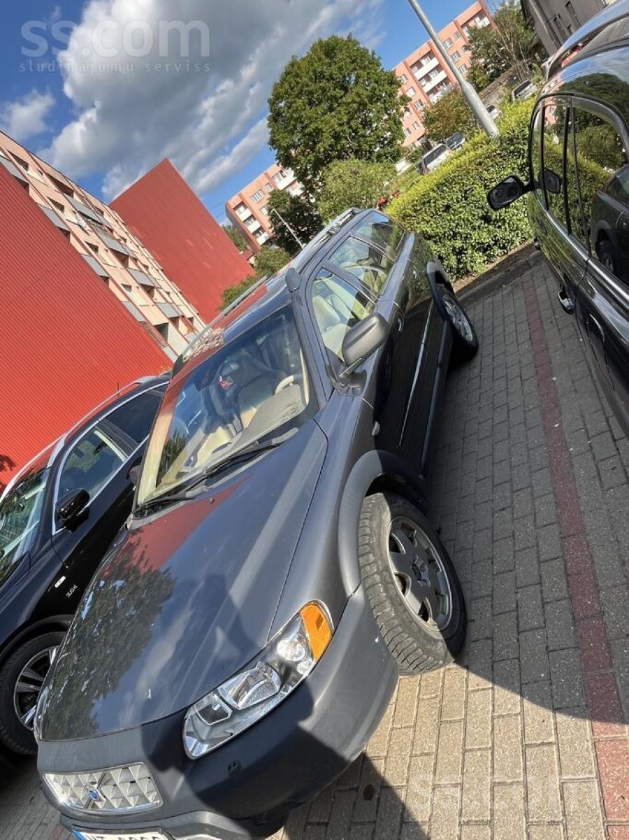 Pelēks Volvo XC70 2005 Limbaži, ar dzinēja tilpumu 2.40 L un nobraukumu 438 tūkst. km par 1900 €, foto 4 vietnē AUTOMOTO.COM.LV