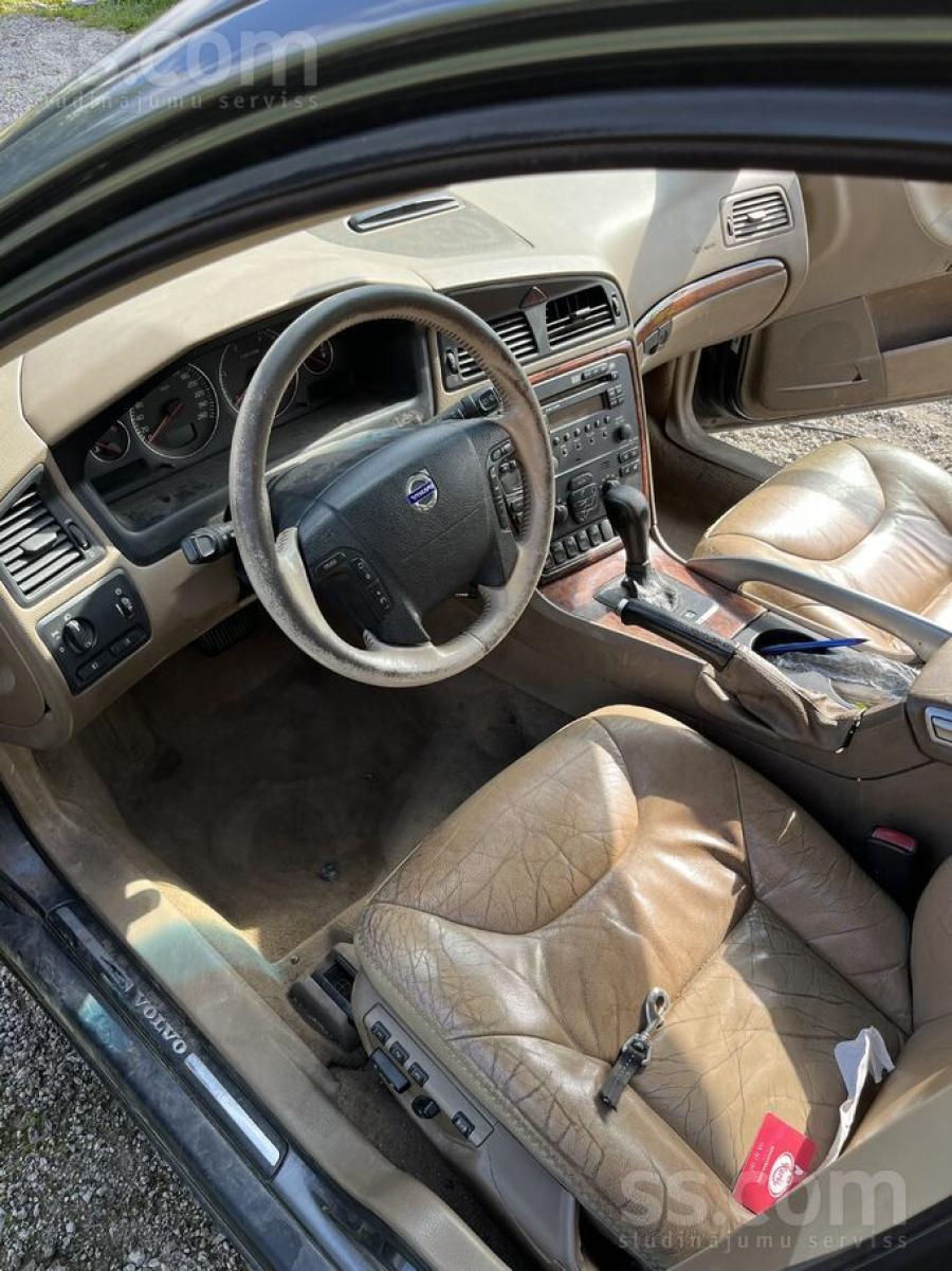 Pelēks Volvo XC70 2005 Limbaži, ar dzinēja tilpumu 2.40 L un nobraukumu 438 tūkst. km par 1900 €, foto 6 vietnē AUTOMOTO.COM.LV