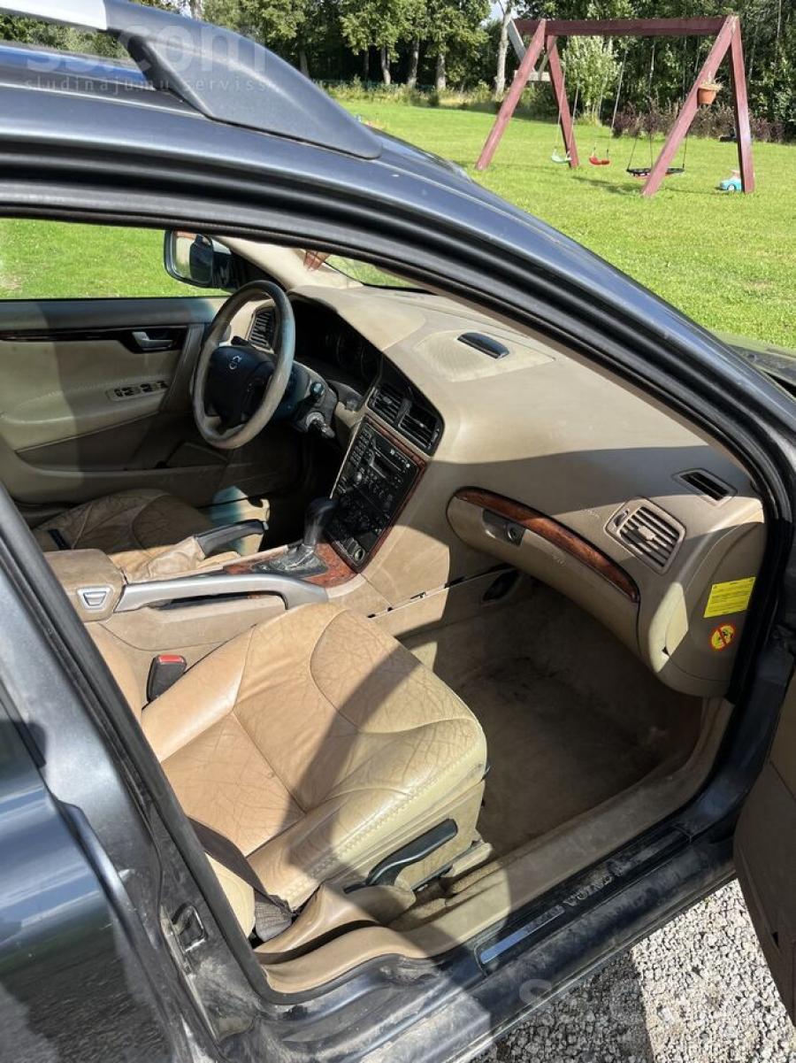 Pelēks Volvo XC70 2005 Limbaži, ar dzinēja tilpumu 2.40 L un nobraukumu 438 tūkst. km par 1900 €, foto 8 vietnē AUTOMOTO.COM.LV