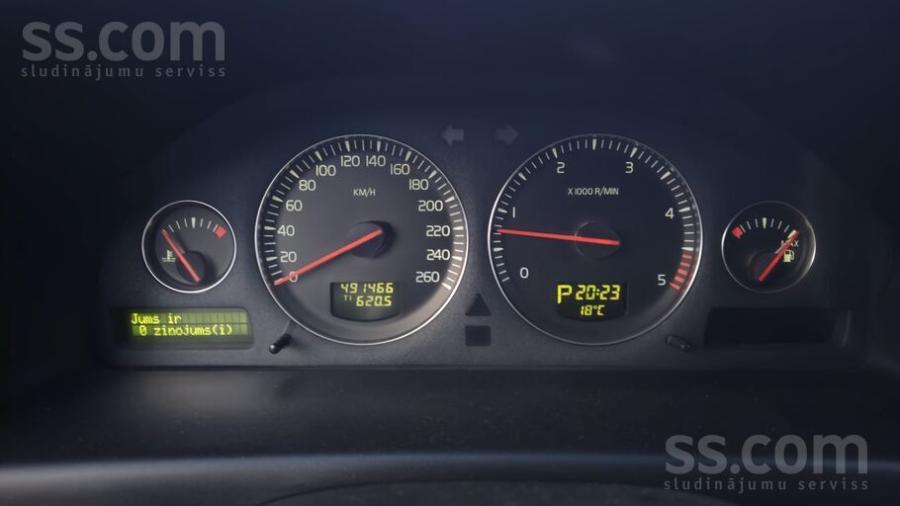 Grey Volvo XC70 2005 in Talsi, with an engine capacity of 2.40 L and mileage of 492 thousand km for 3350 €, photo 6 on AUTOMOTO.COM.LV