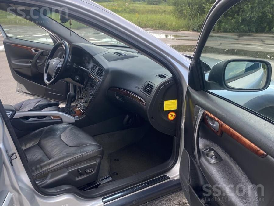 Pelēks Volvo XC70 2005 Rīga, ar dzinēja tilpumu 2.40 L un nobraukumu 340 tūkst. km par 3950 €, foto 18 vietnē AUTOMOTO.COM.LV