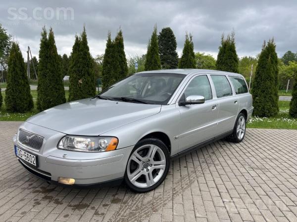 Pelēks Volvo XC70 2005 Ogre, ar dzinēja tilpumu 2.40 L un nobraukumu 318 tūkst. km par 2499 €, foto 1 vietnē AUTOMOTO.COM.LV