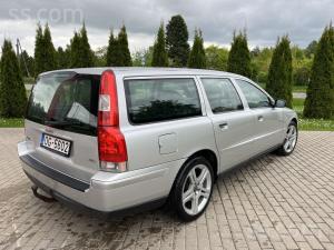 Pelēks Volvo XC70 2005 Ogre, ar dzinēja tilpumu 2.40 L un nobraukumu 318 tūkst. km par 2499 €, foto 3 vietnē AUTOMOTO.COM.LV