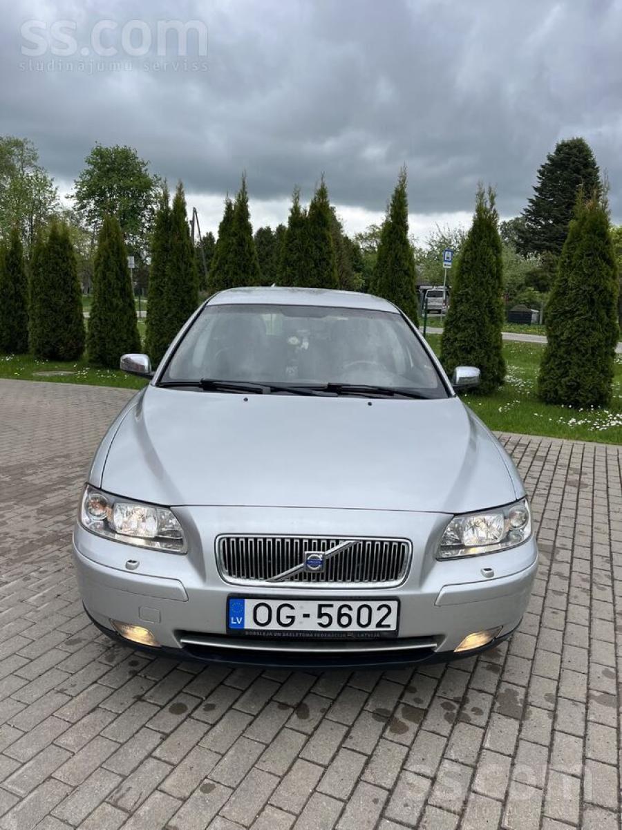 Pelēks Volvo XC70 2005 Ogre, ar dzinēja tilpumu 2.40 L un nobraukumu 318 tūkst. km par 2499 €, foto 6 vietnē AUTOMOTO.COM.LV