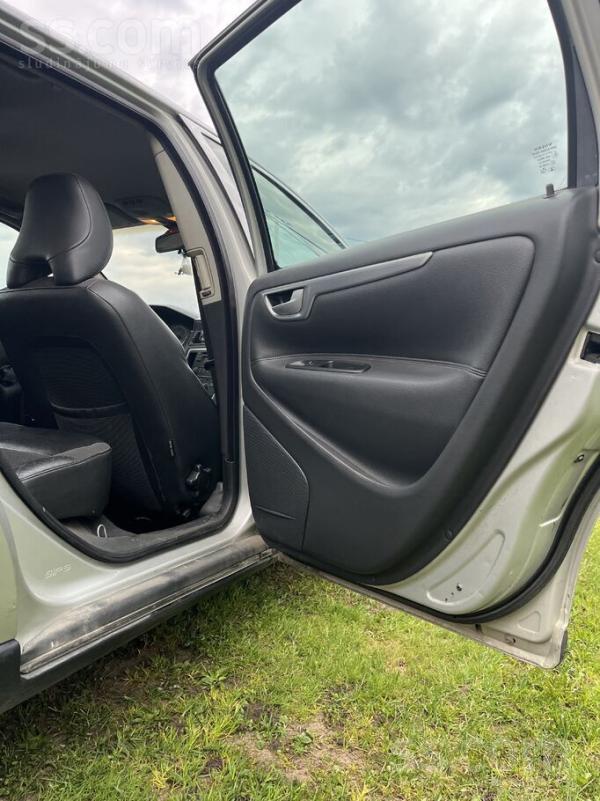 Pelēks Volvo XC70 2005 Ogre, ar dzinēja tilpumu 2.40 L un nobraukumu 318 tūkst. km par 2499 €, foto 11 vietnē AUTOMOTO.COM.LV