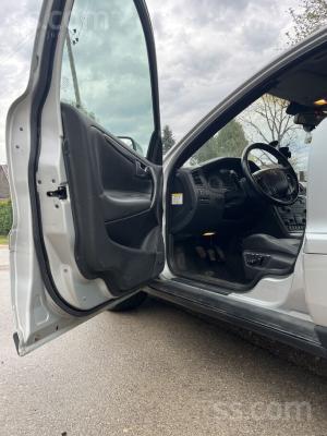 Pelēks Volvo XC70 2005 Ogre, ar dzinēja tilpumu 2.40 L un nobraukumu 318 tūkst. km par 2499 €, foto 12 vietnē AUTOMOTO.COM.LV