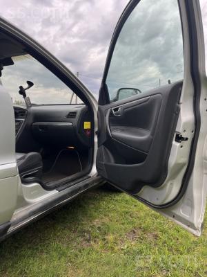 Pelēks Volvo XC70 2005 Ogre, ar dzinēja tilpumu 2.40 L un nobraukumu 318 tūkst. km par 2499 €, foto 14 vietnē AUTOMOTO.COM.LV