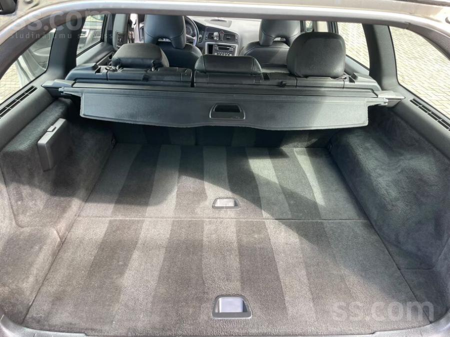 Pelēks Volvo XC70 2005 Ogre, ar dzinēja tilpumu 2.40 L un nobraukumu 318 tūkst. km par 2499 €, foto 21 vietnē AUTOMOTO.COM.LV