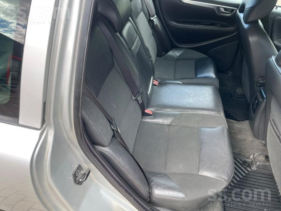 Pelēks Volvo XC70 2005 Ogre, ar dzinēja tilpumu 2.40 L un nobraukumu 318 tūkst. km par 2499 €, foto 22 vietnē AUTOMOTO.COM.LV