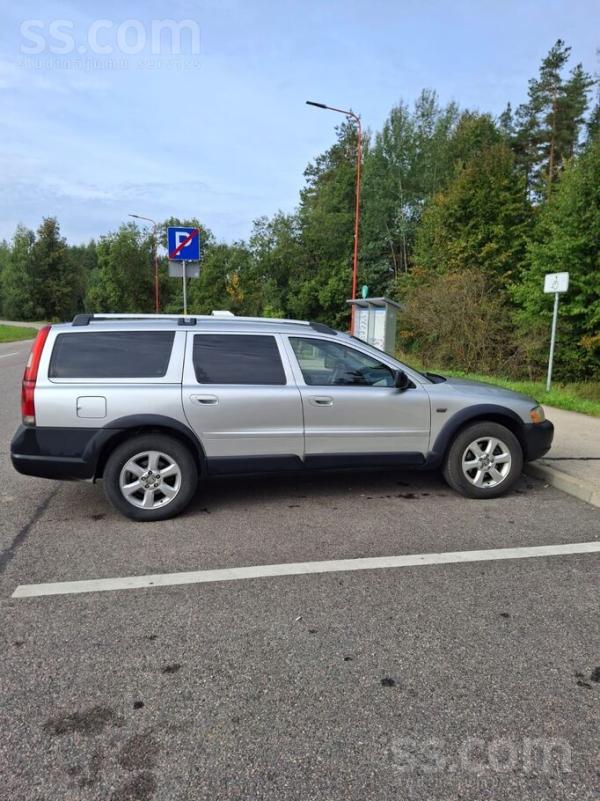 Pelēks Volvo XC70 2005 Jēkabpils, ar dzinēja tilpumu 2.40 L un nobraukumu 352 tūkst. km par 3200 €, foto 1 vietnē AUTOMOTO.COM.LV