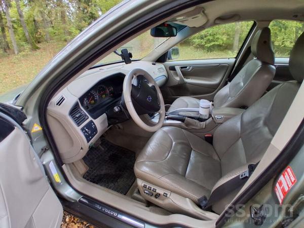 Volvo XC70 2005 in Dobele on AUTOMOTO.COM.LV Grey Volvo XC70 2005 in Dobele, with an engine capacity of 2.50 L and mileage of 427 thousand km for 1400 €, photo 6 on AUTOMOTO.COM.LV