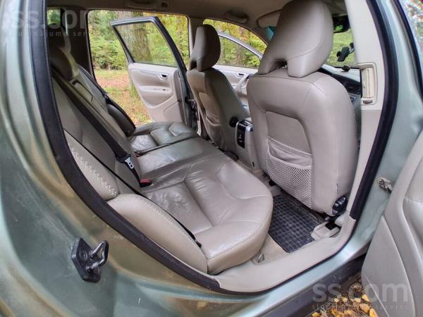Volvo XC70 2005 in Dobele on AUTOMOTO.COM.LV Grey Volvo XC70 2005 in Dobele, with an engine capacity of 2.50 L and mileage of 427 thousand km for 1400 €, photo 9 on AUTOMOTO.COM.LV