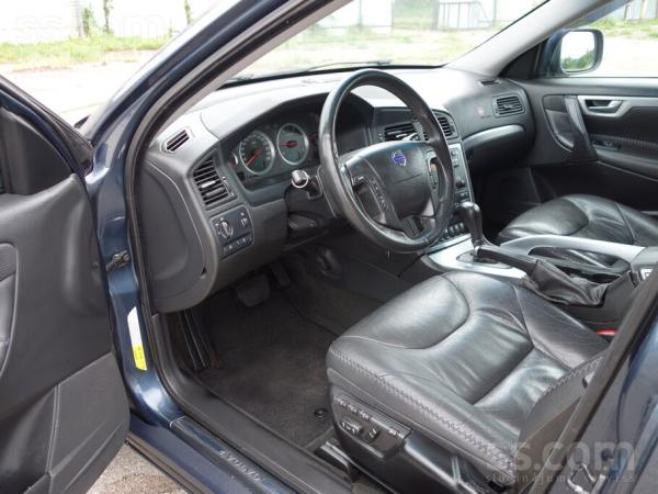 Pelēks Volvo XC70 2006 Rīga, ar dzinēja tilpumu 2.40 L un nobraukumu 0 tūkst. km par 4450 €, foto 5 vietnē AUTOMOTO.COM.LV