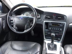 Pelēks Volvo XC70 2006 Rīga, ar dzinēja tilpumu 2.40 L un nobraukumu 0 tūkst. km par 4450 €, foto 9 vietnē AUTOMOTO.COM.LV