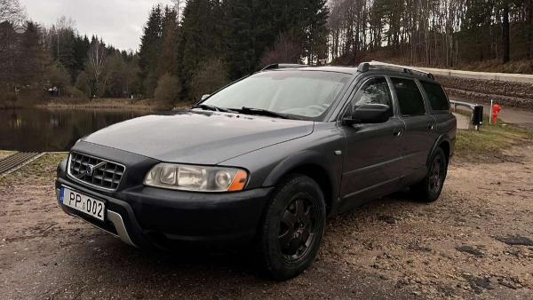 Grey Volvo XC70 2006 in Vilnius, with an engine capacity of 2.40 L and mileage of 408 thousand km for 1900 €, photo 1 on AUTOMOTO.COM.LV