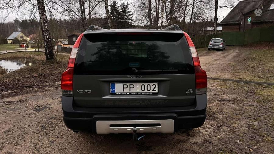 Grey Volvo XC70 2006 in Vilnius, with an engine capacity of 2.40 L and mileage of 408 thousand km for 1900 €, photo 5 on AUTOMOTO.COM.LV