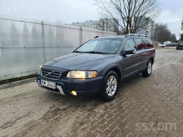 Pelēks Volvo XC70 2006 Rīga, ar dzinēja tilpumu 2.50 L un nobraukumu 318 tūkst. km par 2600 €, foto 1 vietnē AUTOMOTO.COM.LV