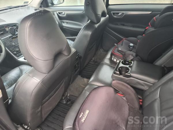 Pelēks Volvo XC70 2006 Rīga, ar dzinēja tilpumu 2.50 L un nobraukumu 318 tūkst. km par 2600 €, foto 4 vietnē AUTOMOTO.COM.LV