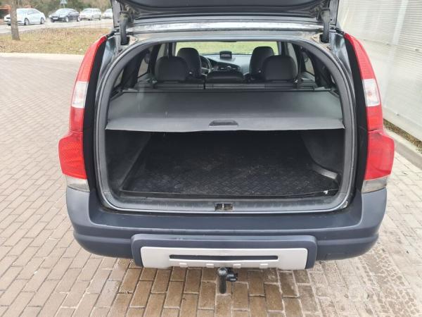 Pelēks Volvo XC70 2006 Rīga, ar dzinēja tilpumu 2.50 L un nobraukumu 318 tūkst. km par 2600 €, foto 10 vietnē AUTOMOTO.COM.LV