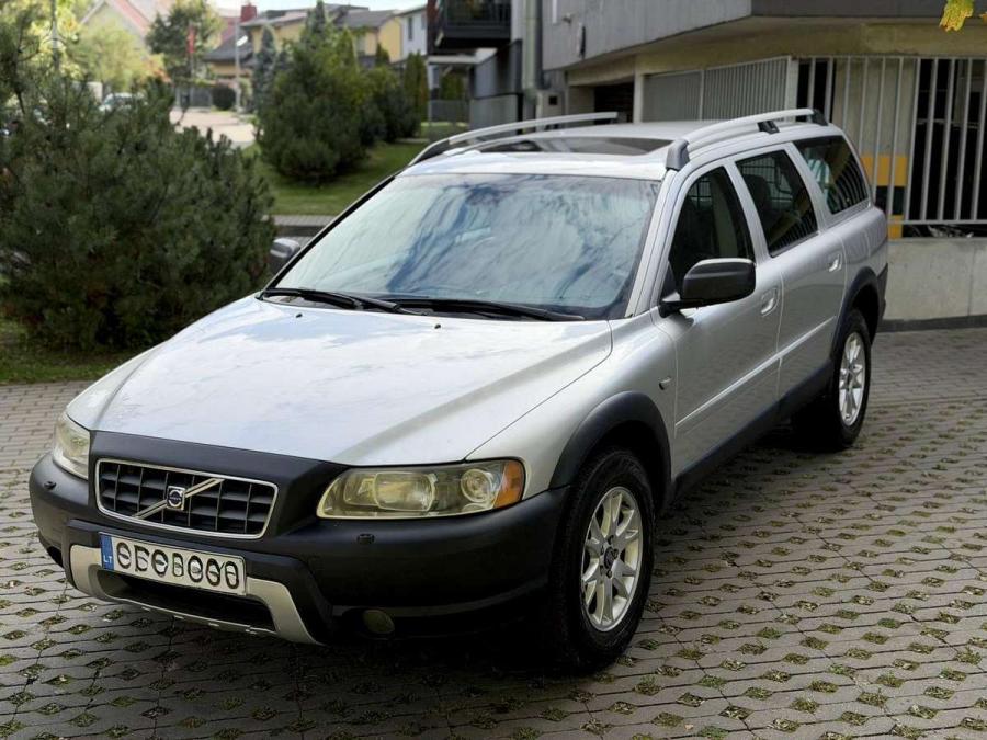 Grey Volvo XC70 2006 in Vilnius, with an engine capacity of 2.40 L and mileage of 289 thousand km for 3450 €, photo 2 on AUTOMOTO.COM.LV