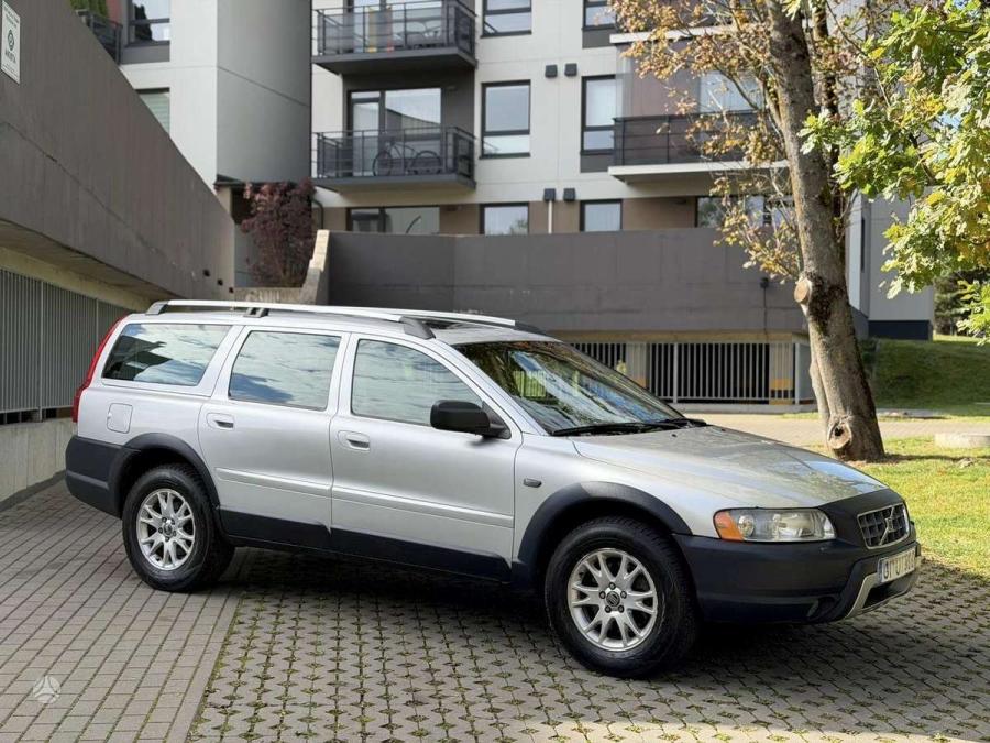 Grey Volvo XC70 2006 in Vilnius, with an engine capacity of 2.40 L and mileage of 289 thousand km for 3450 €, photo 3 on AUTOMOTO.COM.LV