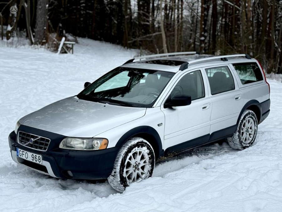 Grey Volvo XC70 2006 in Vilnius, with an engine capacity of 2.40 L and mileage of 290 thousand km for 3500 €, photo 1 on AUTOMOTO.COM.LV