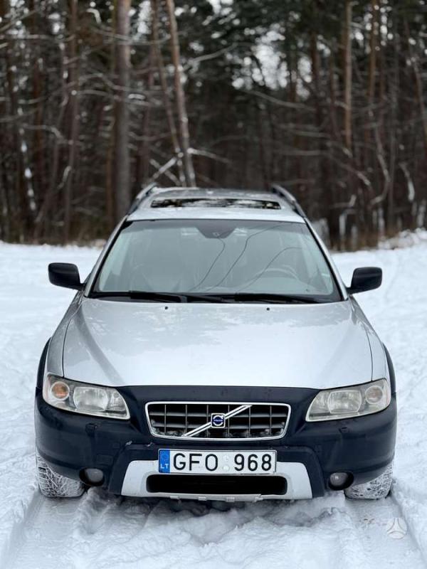 Grey Volvo XC70 2006 in Vilnius, with an engine capacity of 2.40 L and mileage of 290 thousand km for 3500 €, photo 5 on AUTOMOTO.COM.LV