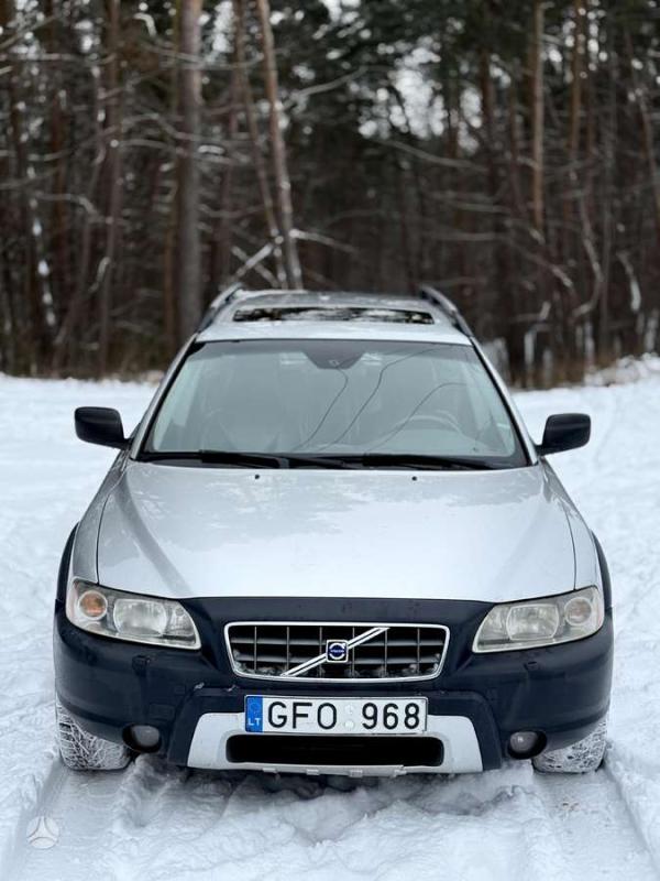 Pelēks Volvo XC70 2006 Viļņa, ar dzinēja tilpumu 2.40 L un nobraukumu 281 tūkst. km par 3300 €, foto 3 vietnē AUTOMOTO.COM.LV