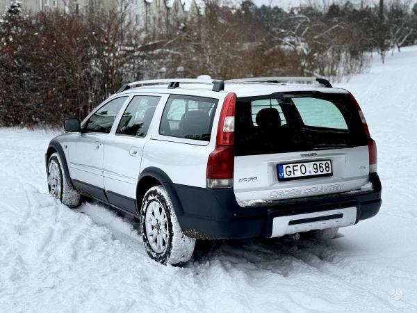 Pelēks Volvo XC70 2006 Viļņa, ar dzinēja tilpumu 2.40 L un nobraukumu 281 tūkst. km par 3300 €, foto 5 vietnē AUTOMOTO.COM.LV