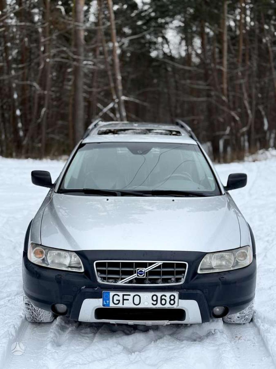 Grey Volvo XC70 2006 in Vilnius, with an engine capacity of 2.40 L and mileage of 281 thousand km for 3300 €, photo 3 on AUTOMOTO.COM.LV