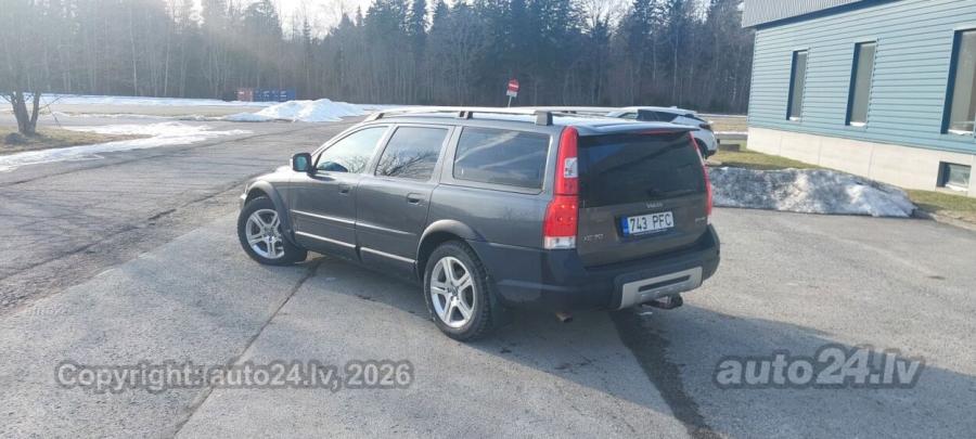 Pelēks Volvo XC70 2006 Rapla, ar dzinēja tilpumu 2.40 L un nobraukumu 349 tūkst. km par 5490 €, foto 5 vietnē AUTOMOTO.COM.LV