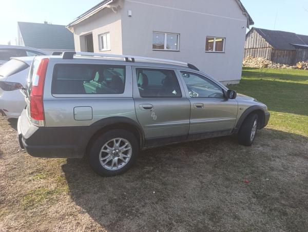 Pelēks Volvo XC70 2006 Viļņa, ar dzinēja tilpumu 2.40 L un nobraukumu 424 tūkst. km par 2300 €, foto 3 vietnē AUTOMOTO.COM.LV
