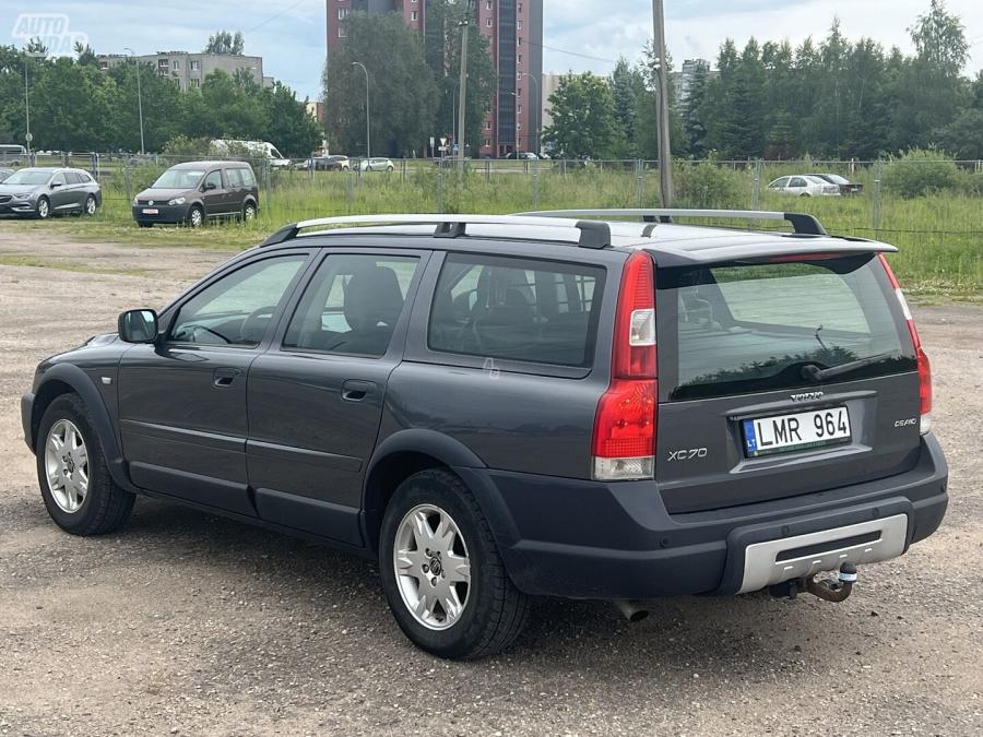 Grey Volvo XC70 2006 in Kedainiai, with an engine capacity of 2.40 L and mileage of 356 thousand km for 3500 €, photo 4 on AUTOMOTO.COM.LV