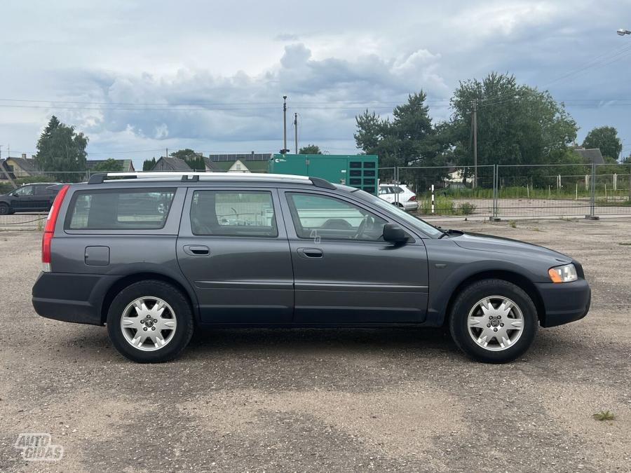 Grey Volvo XC70 2006 in Kedainiai, with an engine capacity of 2.40 L and mileage of 356 thousand km for 3500 €, photo 6 on AUTOMOTO.COM.LV