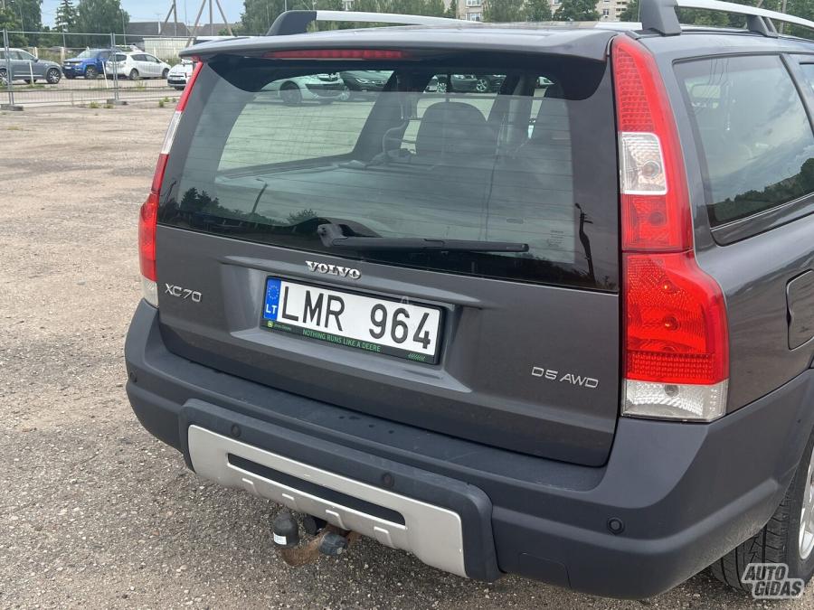 Grey Volvo XC70 2006 in Kedainiai, with an engine capacity of 2.40 L and mileage of 356 thousand km for 3500 €, photo 11 on AUTOMOTO.COM.LV
