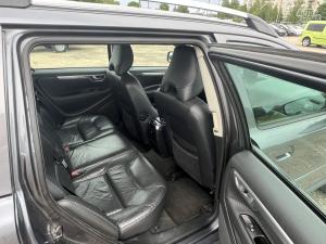 Grey Volvo XC70 2006 in Kedainiai, with an engine capacity of 2.40 L and mileage of 356 thousand km for 3500 €, photo 13 on AUTOMOTO.COM.LV
