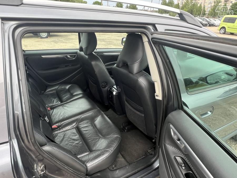 Grey Volvo XC70 2006 in Kedainiai, with an engine capacity of 2.40 L and mileage of 356 thousand km for 3500 €, photo 13 on AUTOMOTO.COM.LV