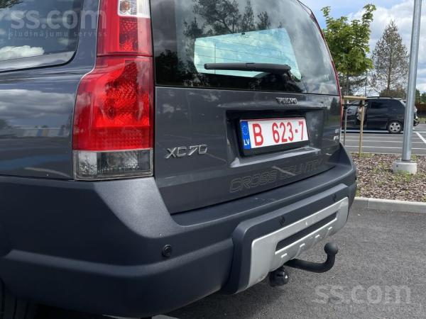 Pelēks Volvo XC70 2006 Rīga, ar dzinēja tilpumu 2.40 L un nobraukumu 387 tūkst. km par 2650 €, foto 2 vietnē AUTOMOTO.COM.LV