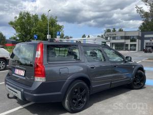 Pelēks Volvo XC70 2006 Rīga, ar dzinēja tilpumu 2.40 L un nobraukumu 387 tūkst. km par 2650 €, foto 5 vietnē AUTOMOTO.COM.LV