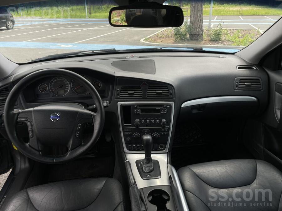 Pelēks Volvo XC70 2006 Rīga, ar dzinēja tilpumu 2.40 L un nobraukumu 387 tūkst. km par 2650 €, foto 12 vietnē AUTOMOTO.COM.LV
