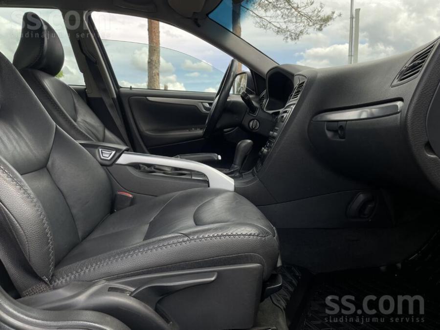 Pelēks Volvo XC70 2006 Rīga, ar dzinēja tilpumu 2.40 L un nobraukumu 387 tūkst. km par 2650 €, foto 15 vietnē AUTOMOTO.COM.LV