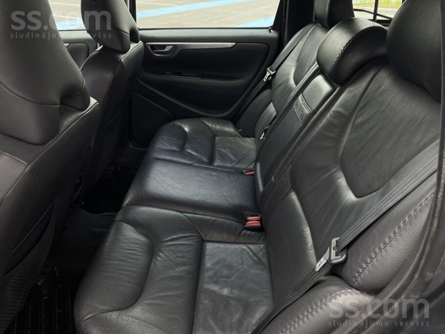 Pelēks Volvo XC70 2006 Rīga, ar dzinēja tilpumu 2.40 L un nobraukumu 387 tūkst. km par 2650 €, foto 16 vietnē AUTOMOTO.COM.LV