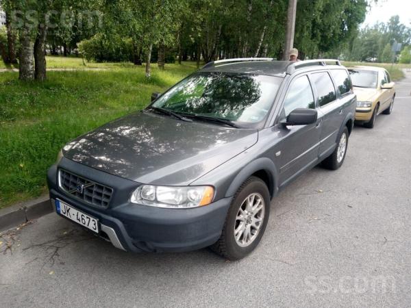 Grey Volvo XC70 2006 in Riga, with an engine capacity of 2.40 L and mileage of 319 thousand km for 3950 €, photo 2 on AUTOMOTO.COM.LV