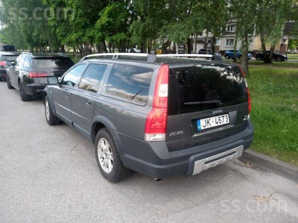 Grey Volvo XC70 2006 in Riga, with an engine capacity of 2.40 L and mileage of 319 thousand km for 3950 €, photo 4 on AUTOMOTO.COM.LV