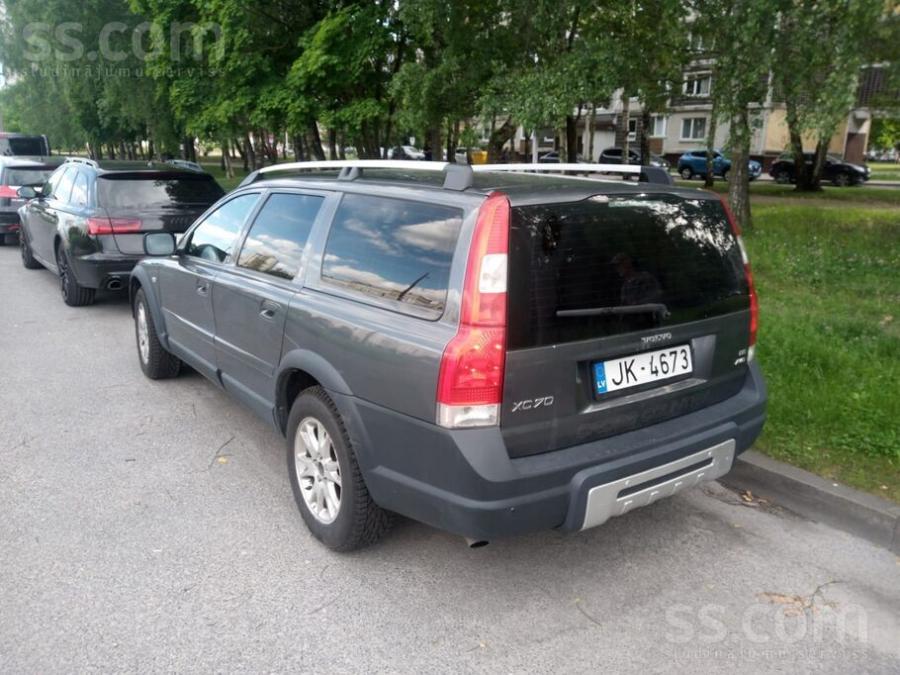 Pelēks Volvo XC70 2006 Rīga, ar dzinēja tilpumu 2.40 L un nobraukumu 319 tūkst. km par 3950 €, foto 5 vietnē AUTOMOTO.COM.LV