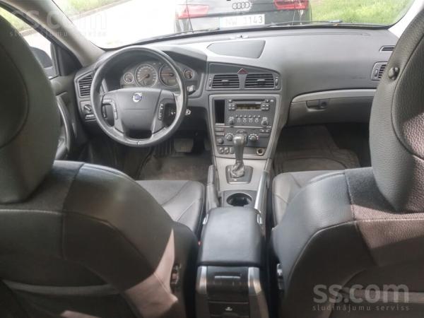Grey Volvo XC70 2006 in Riga, with an engine capacity of 2.40 L and mileage of 319 thousand km for 3950 €, photo 5 on AUTOMOTO.COM.LV