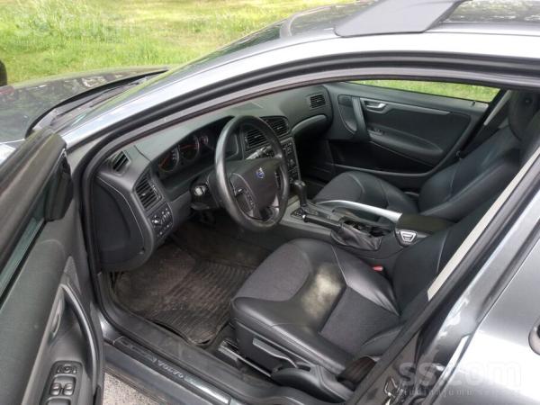 Grey Volvo XC70 2006 in Riga, with an engine capacity of 2.40 L and mileage of 319 thousand km for 3950 €, photo 7 on AUTOMOTO.COM.LV
